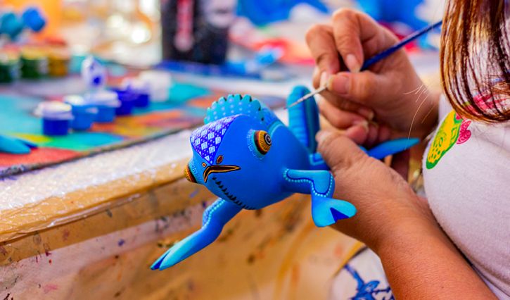 Cultural experience paint your alebrije - Syctravel